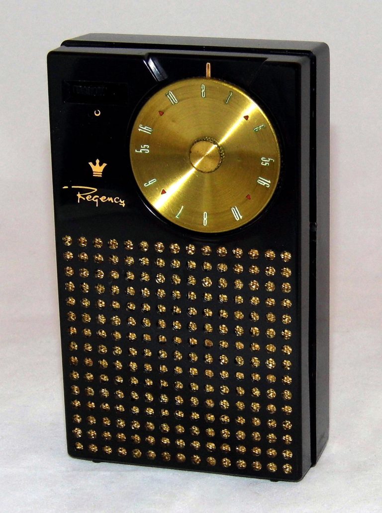 The history of headphones and the beginnings of portable sound